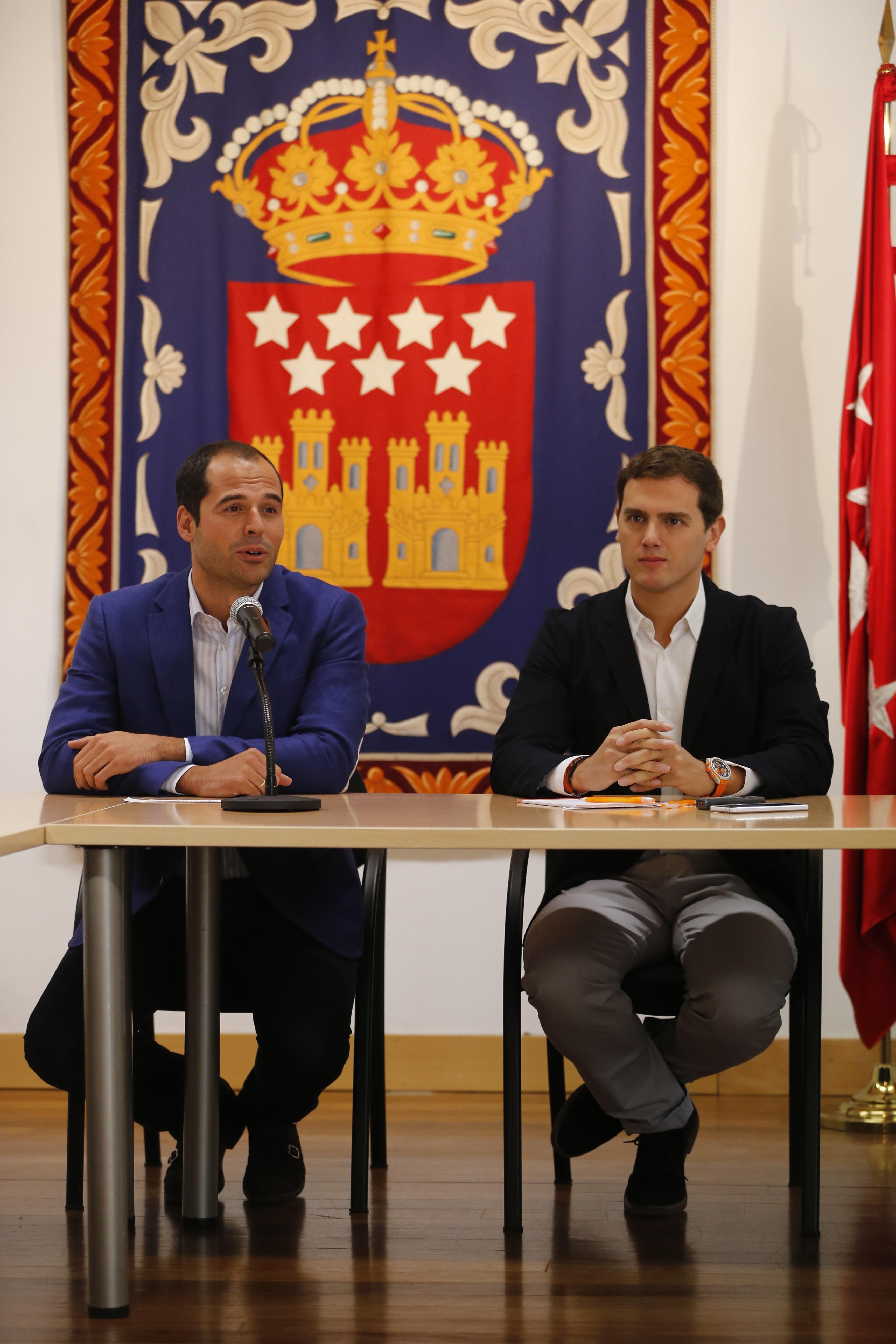 Rivera reivindica la bajada de impuestos en Madrid como una medida de Ciudadanos y el PP le ...