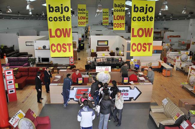Economía.- La firma española 'low cost' Muebles Boom entra en el ...